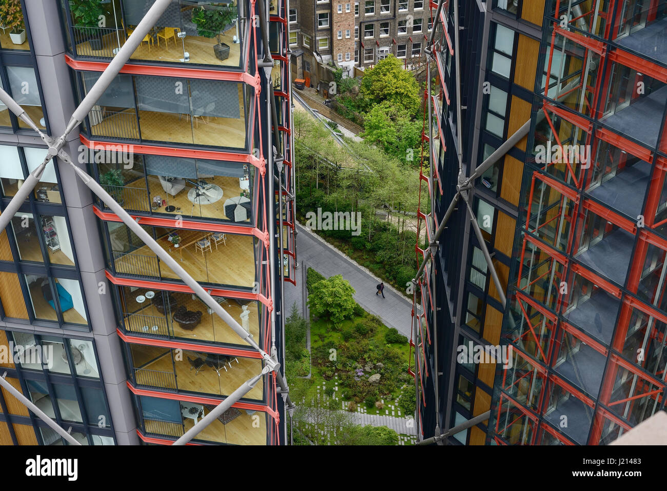 London uk apartments flats hi-res stock photography and images - Alamy
