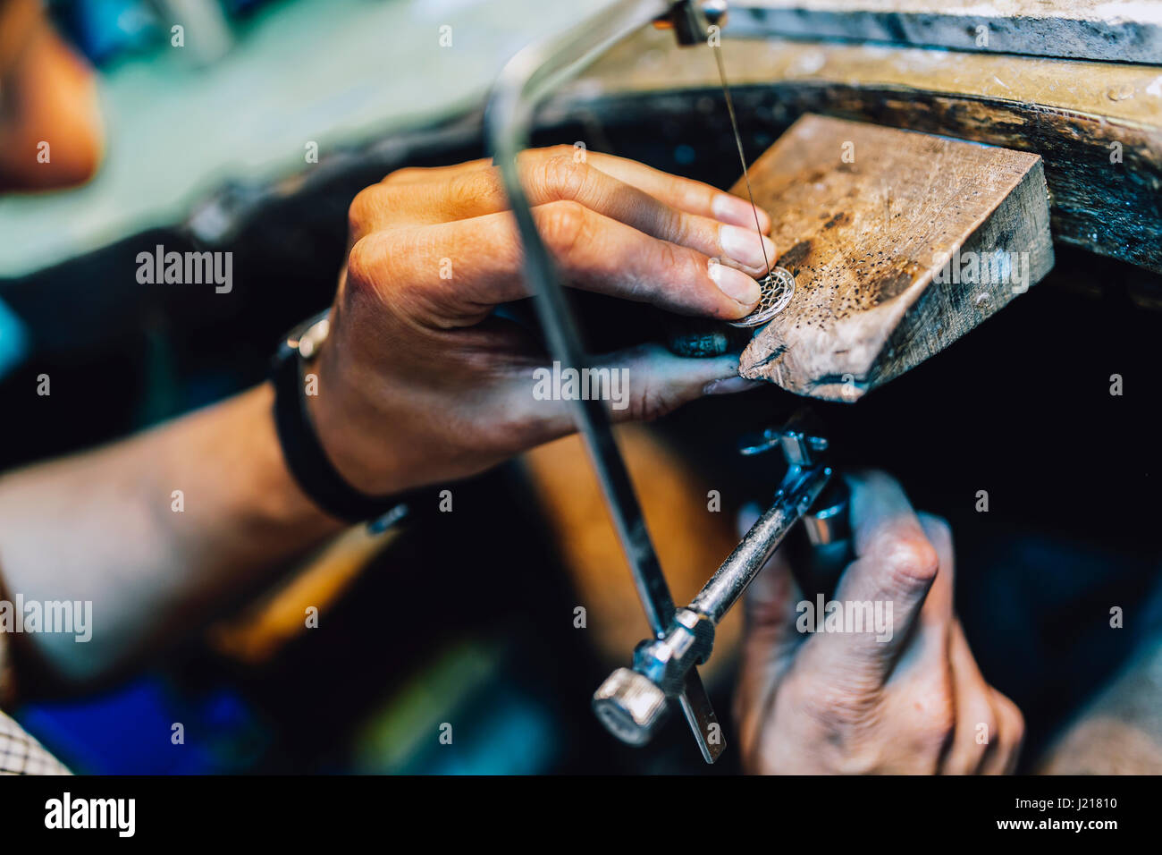Hand making jewelry hi-res stock photography and images - Alamy