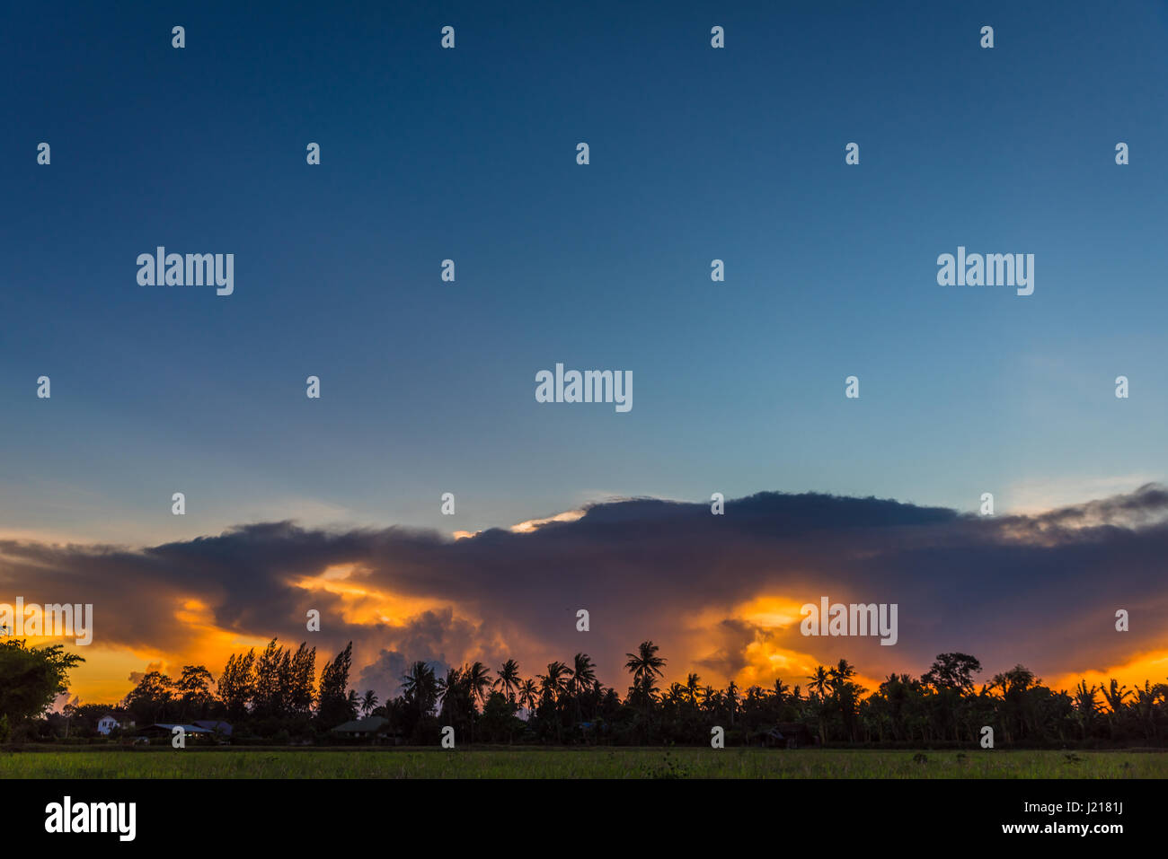 Dawn and sunset sky hi-res stock photography and images - Alamy