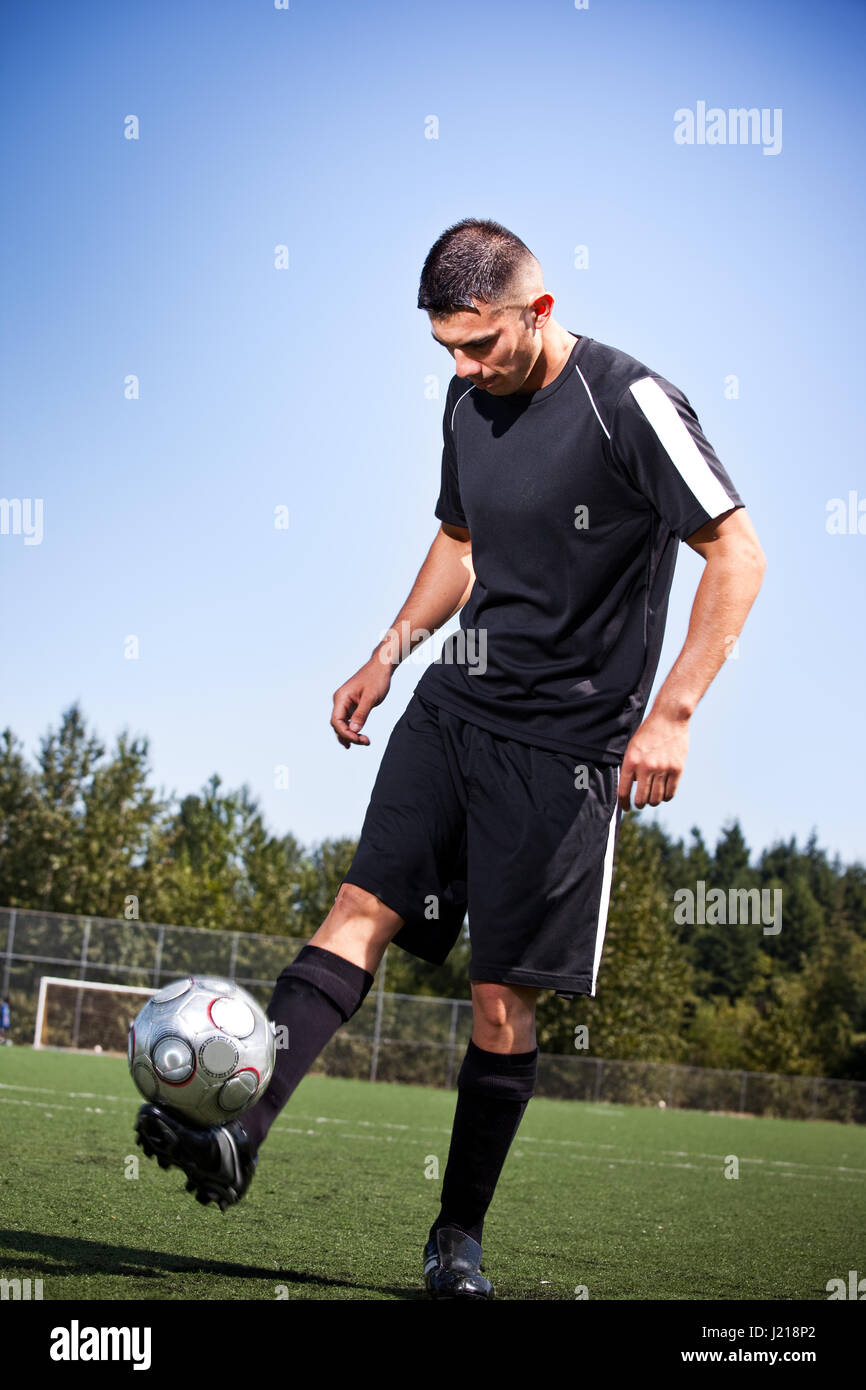 Football player kicking a ball hi-res stock photography and images - Alamy
