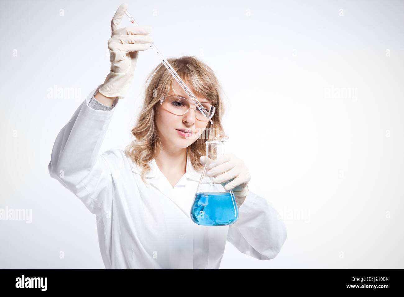 Horizontal shot female chemist hi-res stock photography and images - Alamy