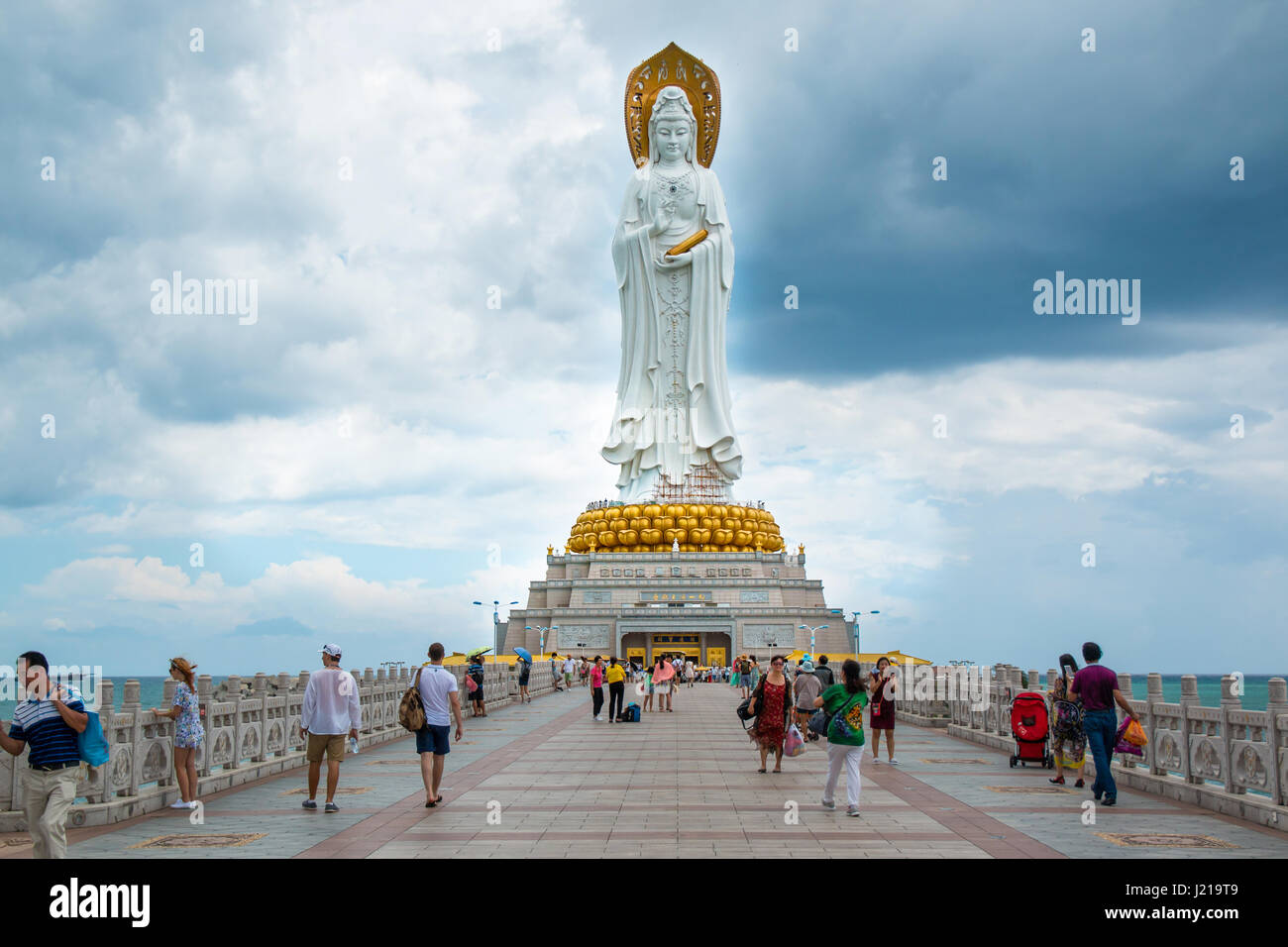 White Guanyin statue in Nanshan, Hainan, China Stock Photo - Alamy