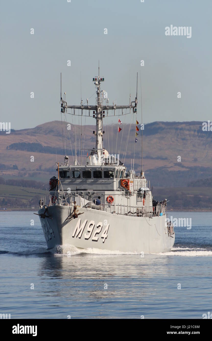 BNS Primula (M924), a Flower-class (or Tripartite-class) minehunter of ...