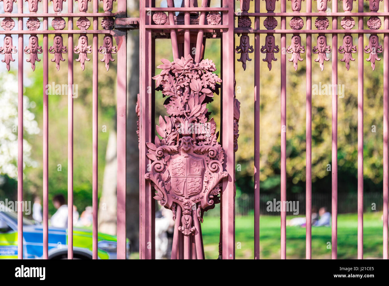 Hyde park gate in london hi-res stock photography and images - Alamy