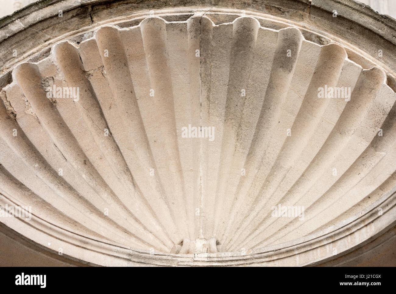 Clam shell arch hi-res stock photography and images - Alamy
