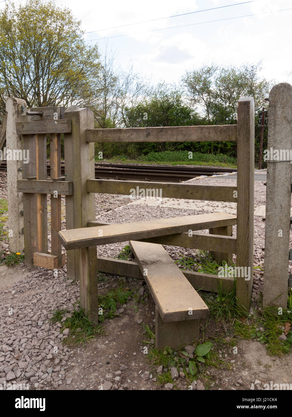 Wooden gate over road hi-res stock photography and images - Alamy
