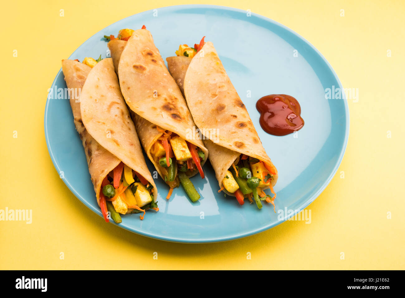 Paneer roll hi-res stock photography and images - Alamy