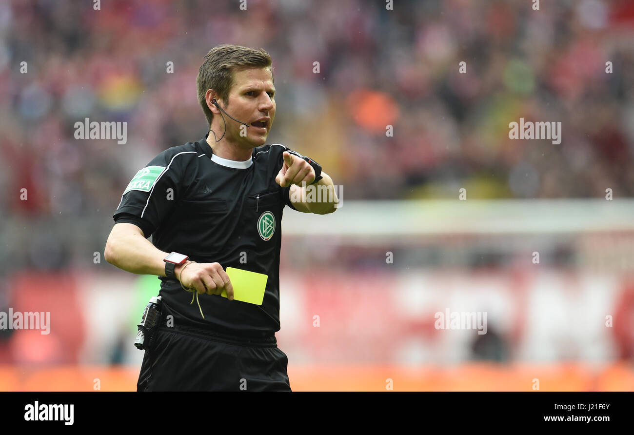 Munich, Germany. 22nd Apr, 2017. Referee Frank Willenborg gestures ...