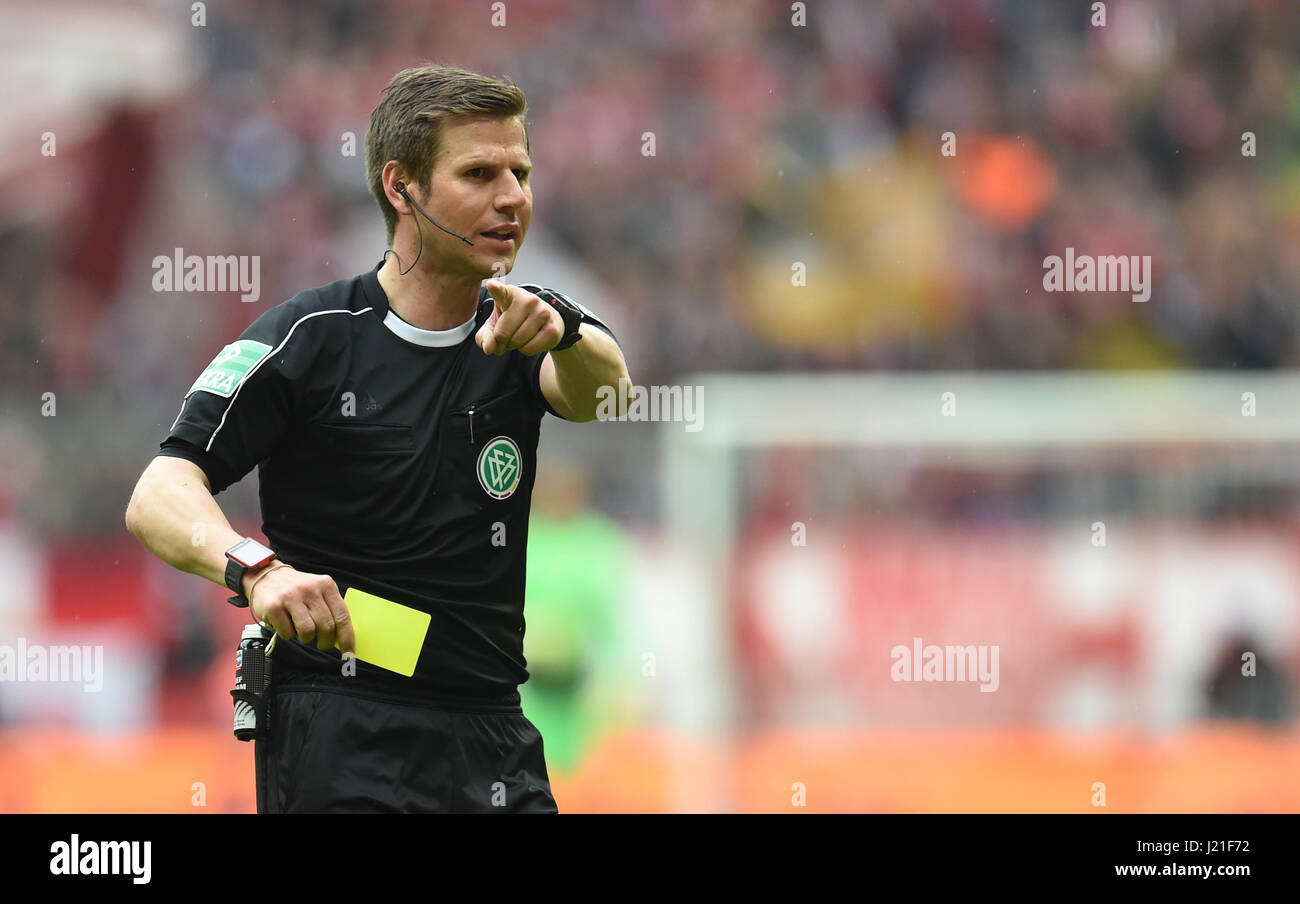 Munich, Germany. 22nd Apr, 2017. Referee Frank Willenborg gestures ...