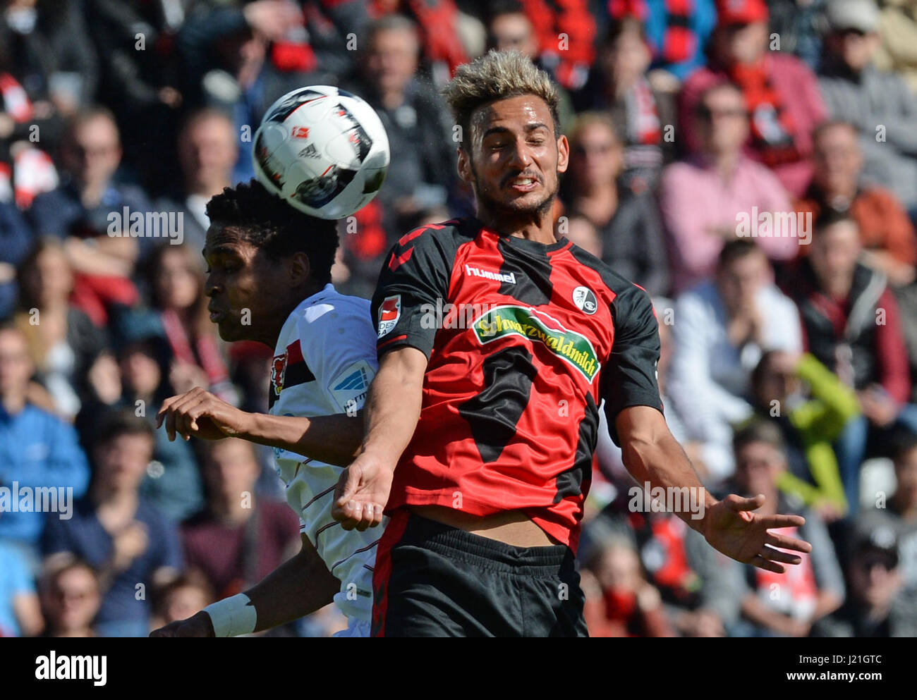 Leverkusen's Wendell (l) and Freiburg's Onur Bulut (r) in action during ...