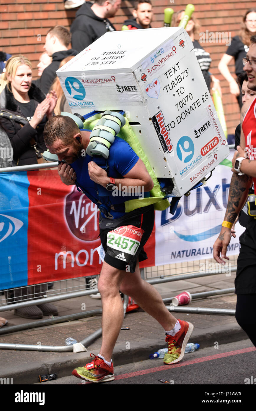 Fun runners in the 2017 London Marathon. The masses of fun runners ...