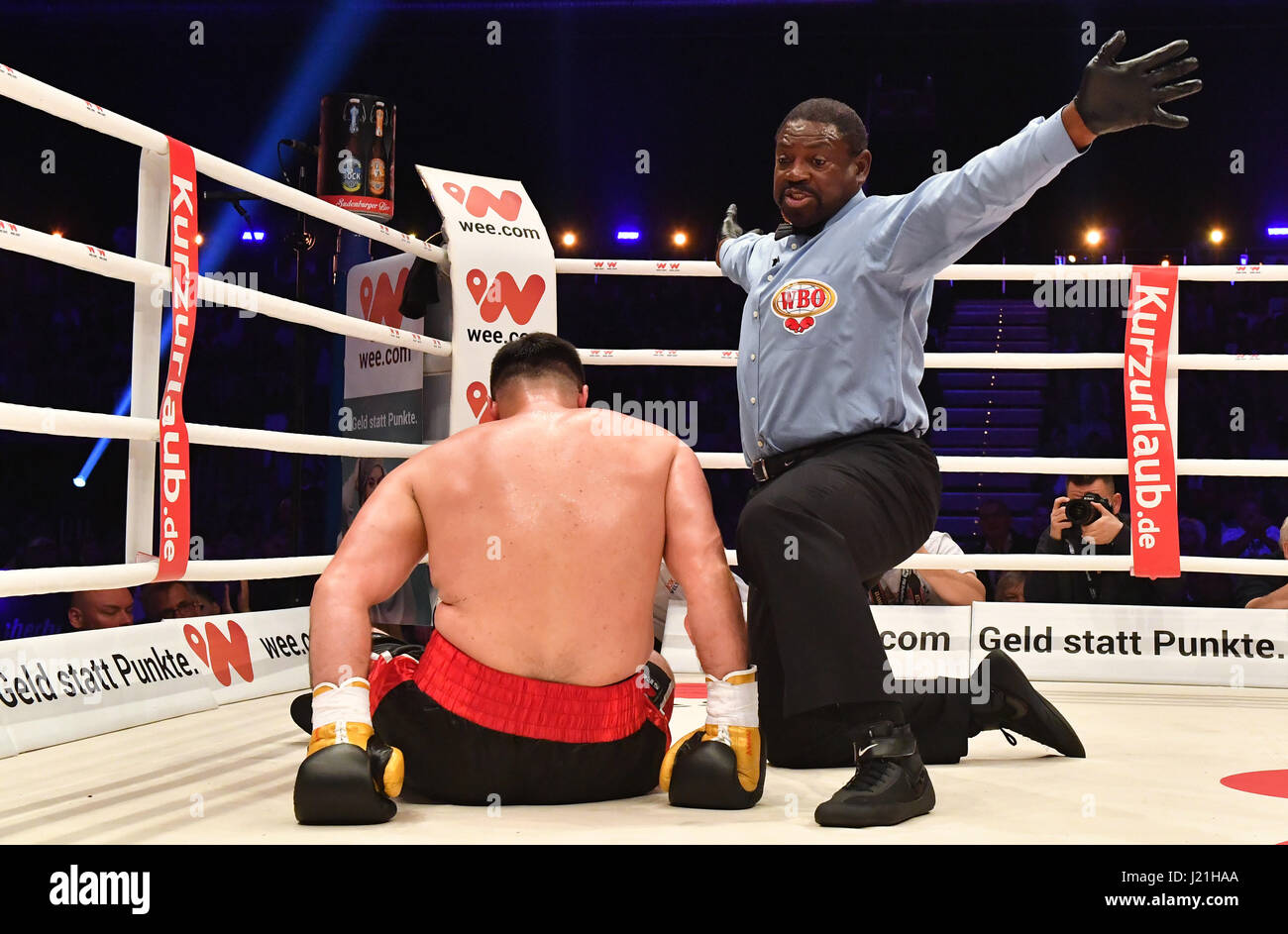 Adnan redzovic sits on ground hi-res stock photography and images - Alamy