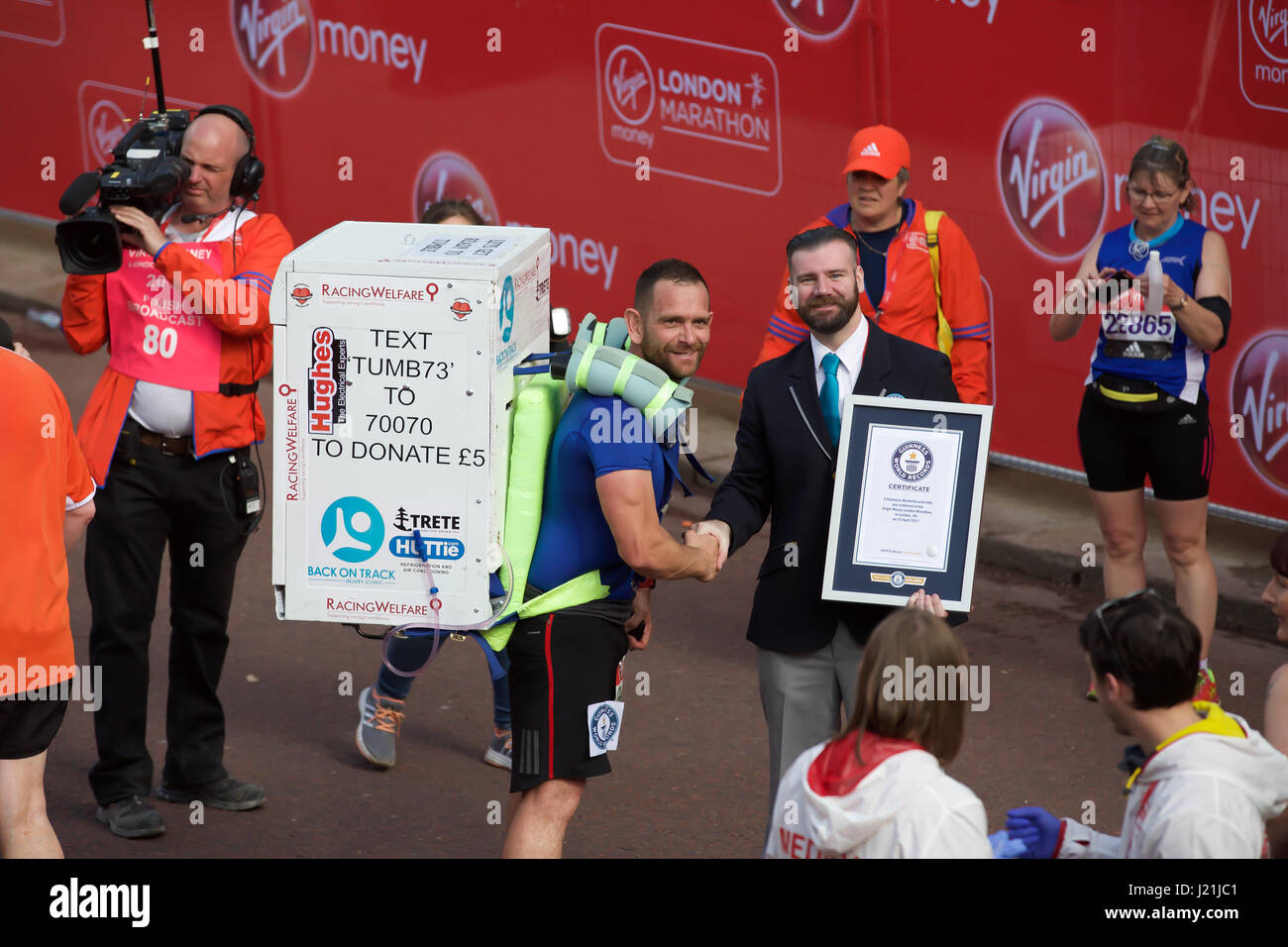 London, UK. 23rd Apr, 2017. A man carrying a washing machine completes ...