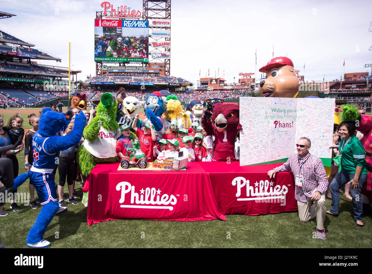 Philadelphia, Pennsylvania, USA. 23rd Apr, 2017. The Phillie Phanatic ...