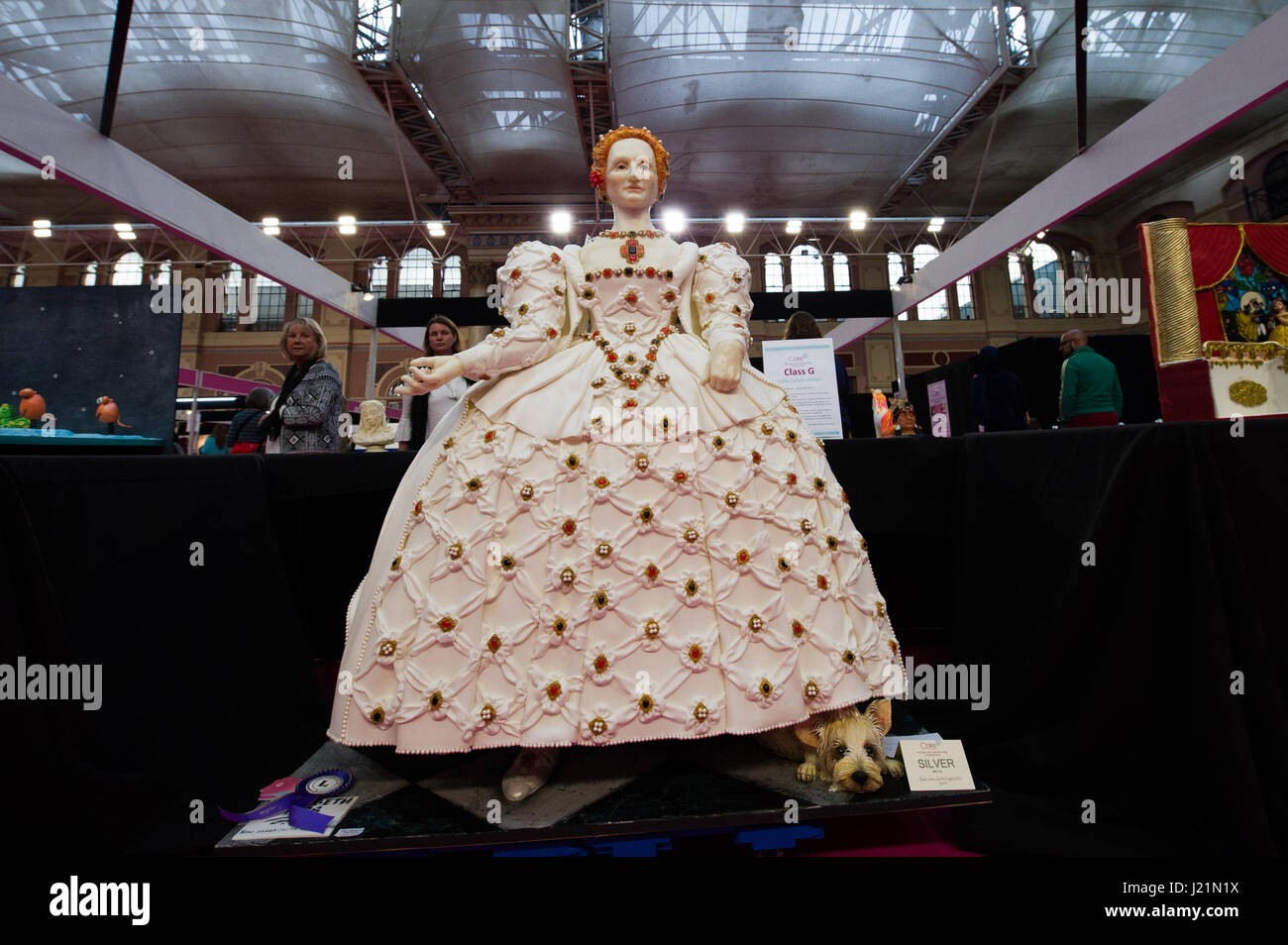 Worlds biggest cake hi-res stock photography and images - Alamy