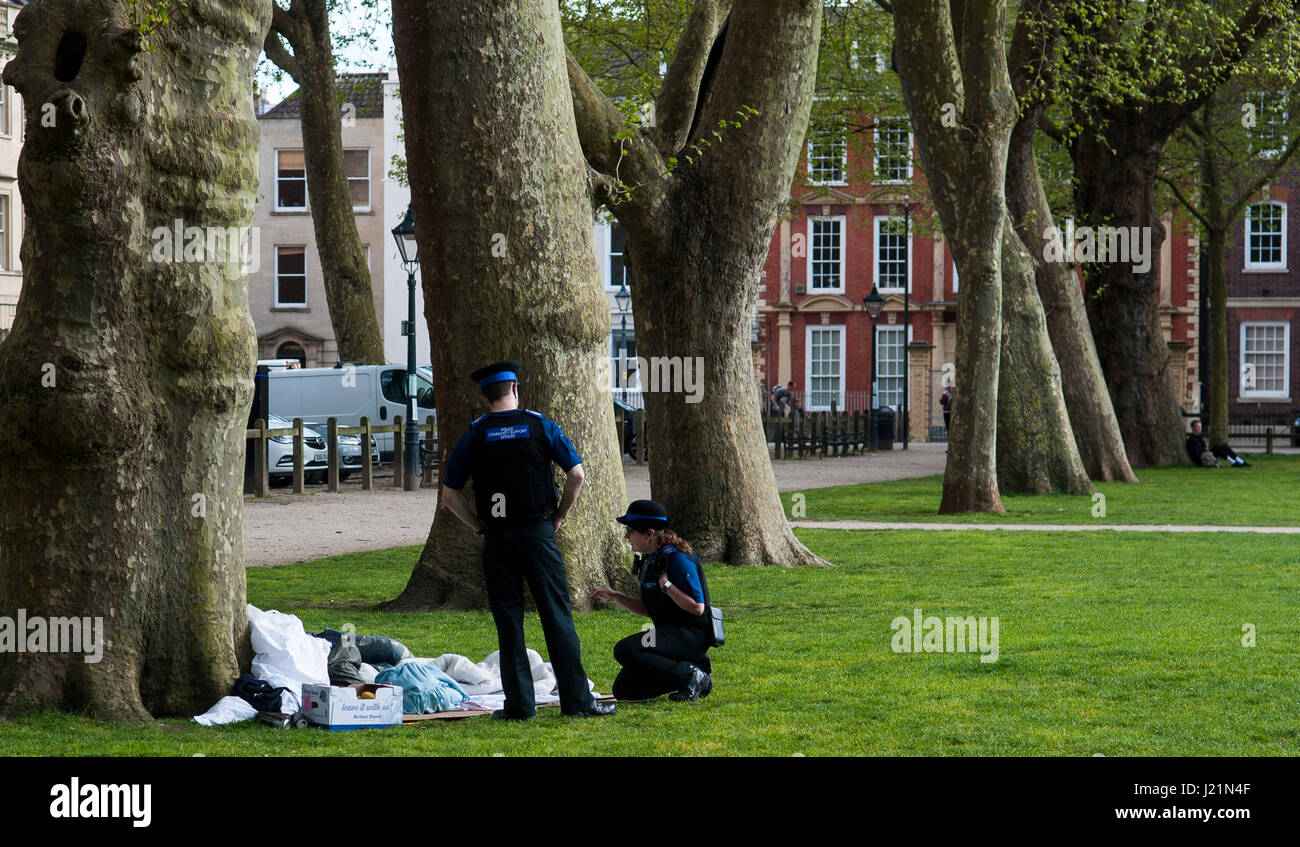 Bristol, UK, 23rd April 2017. Police speak to a homeless person ...