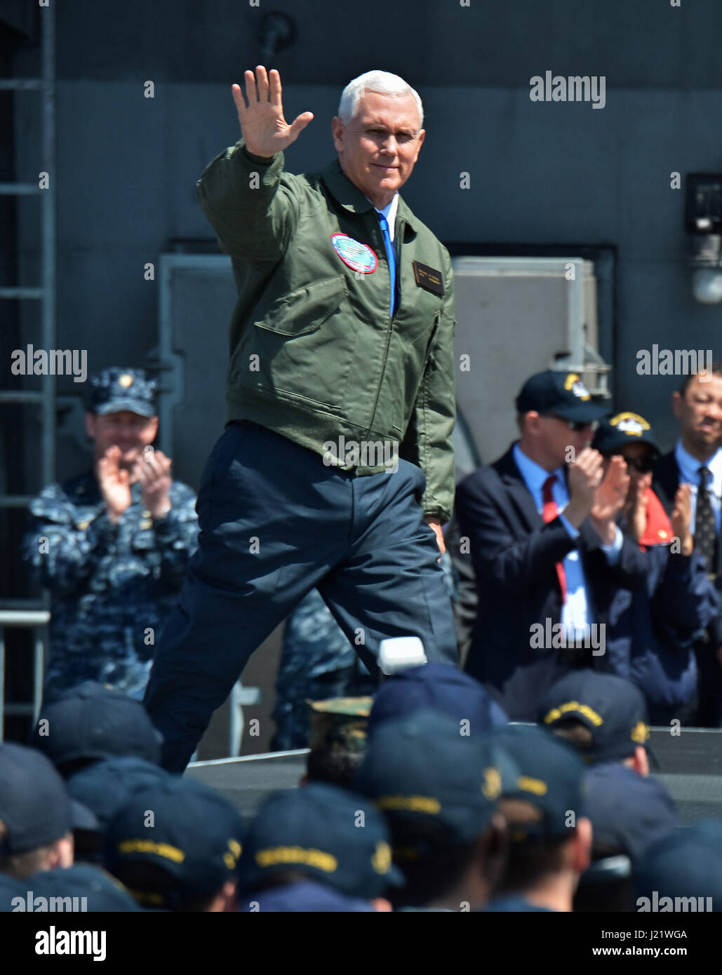 Uss ronald reagan yokosuka hi-res stock photography and images - Alamy