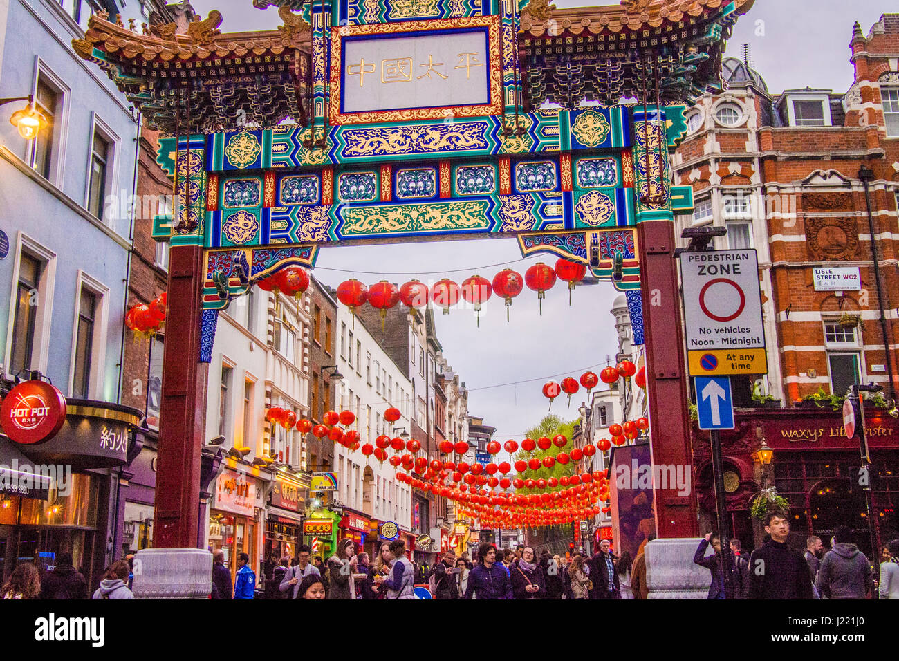 London chinatown hi-res stock photography and images - Alamy
