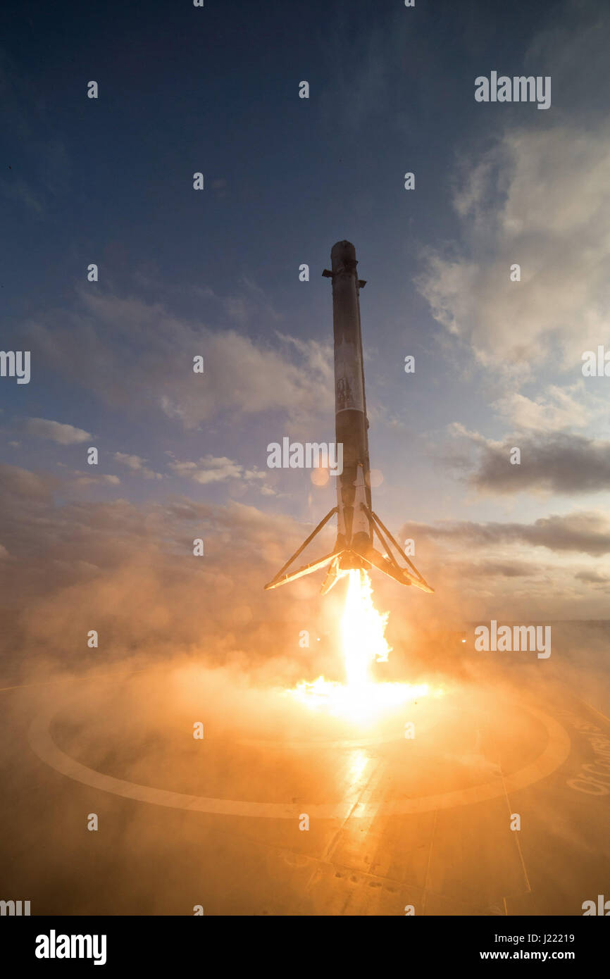 Spacex first stage hi-res stock photography and images - Alamy