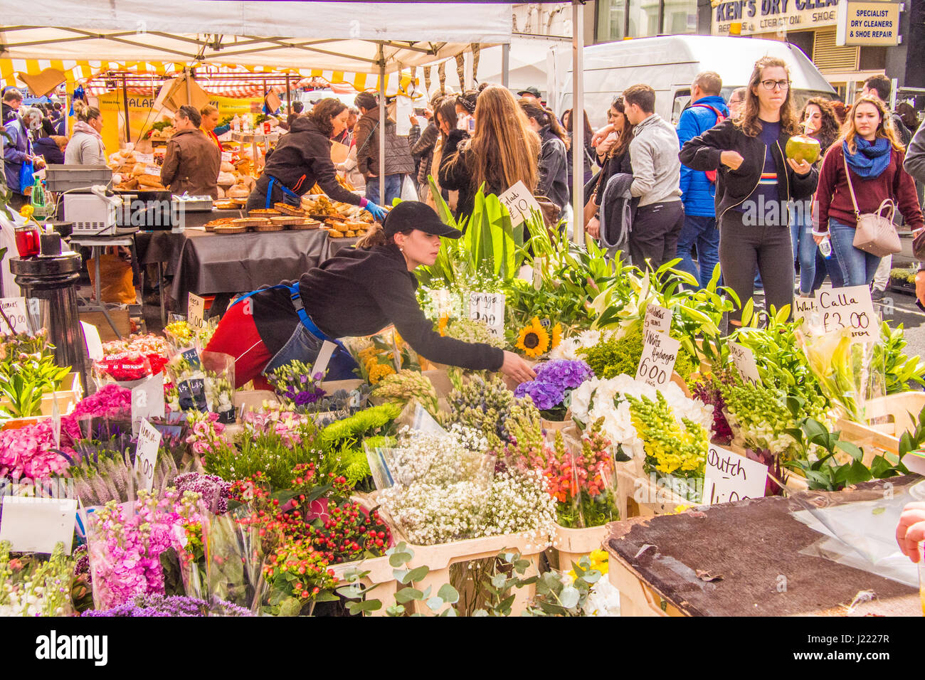 Flea market stall stall hi-res stock photography and images - Alamy