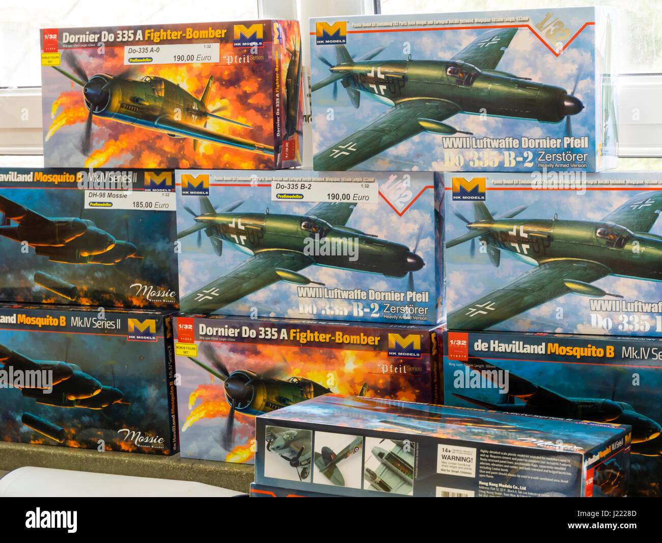 Unassembled kits hi-res stock photography and images - Alamy