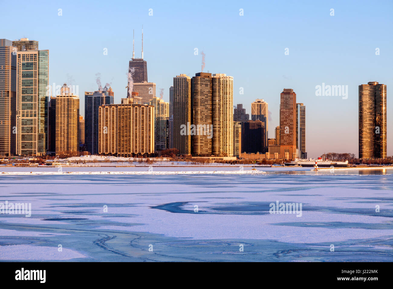 Winter in Chicago - skyline at sunrise. Chicago, Illinois, USA Stock ...
