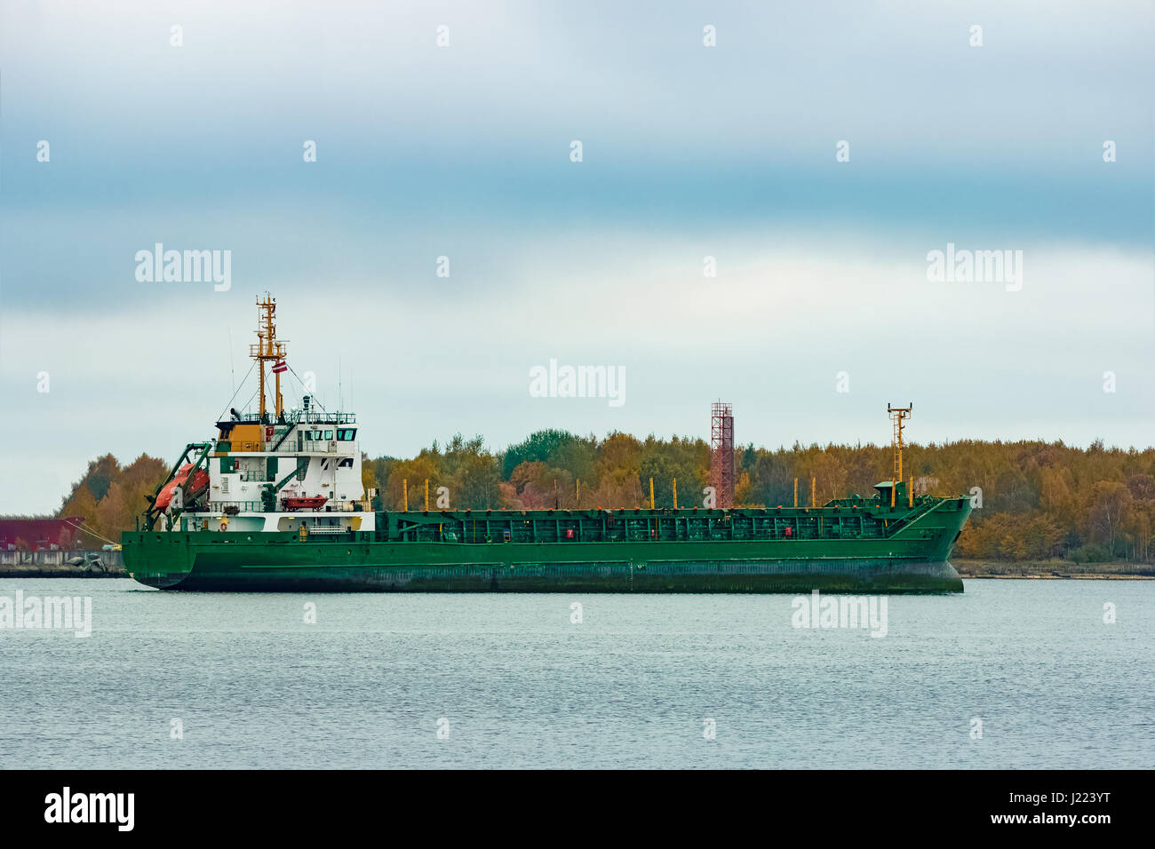 Green cargo ship hi-res stock photography and images - Alamy