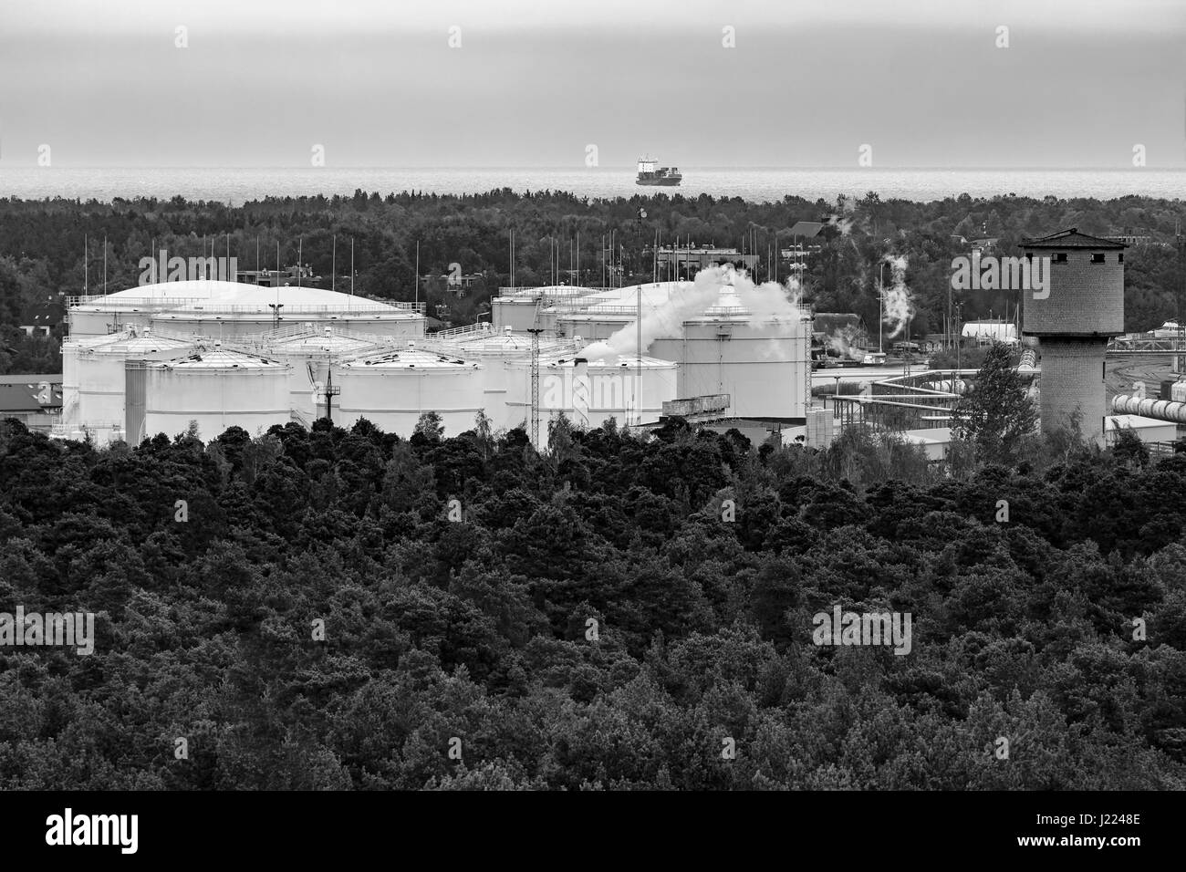 Storage tanks oil in Black and White Stock Photos & Images - Alamy