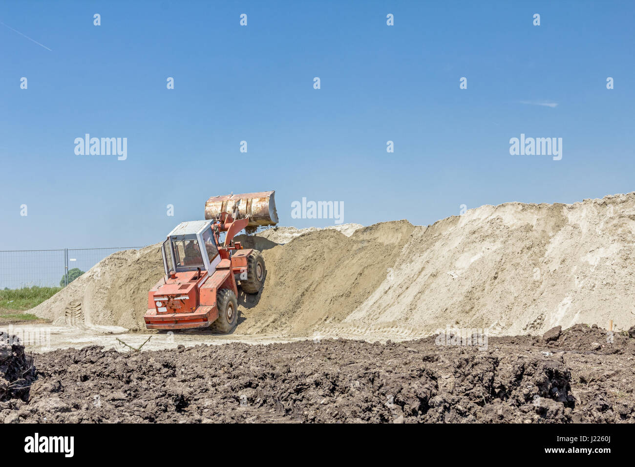 Front end loader loading hi-res stock photography and images - Alamy