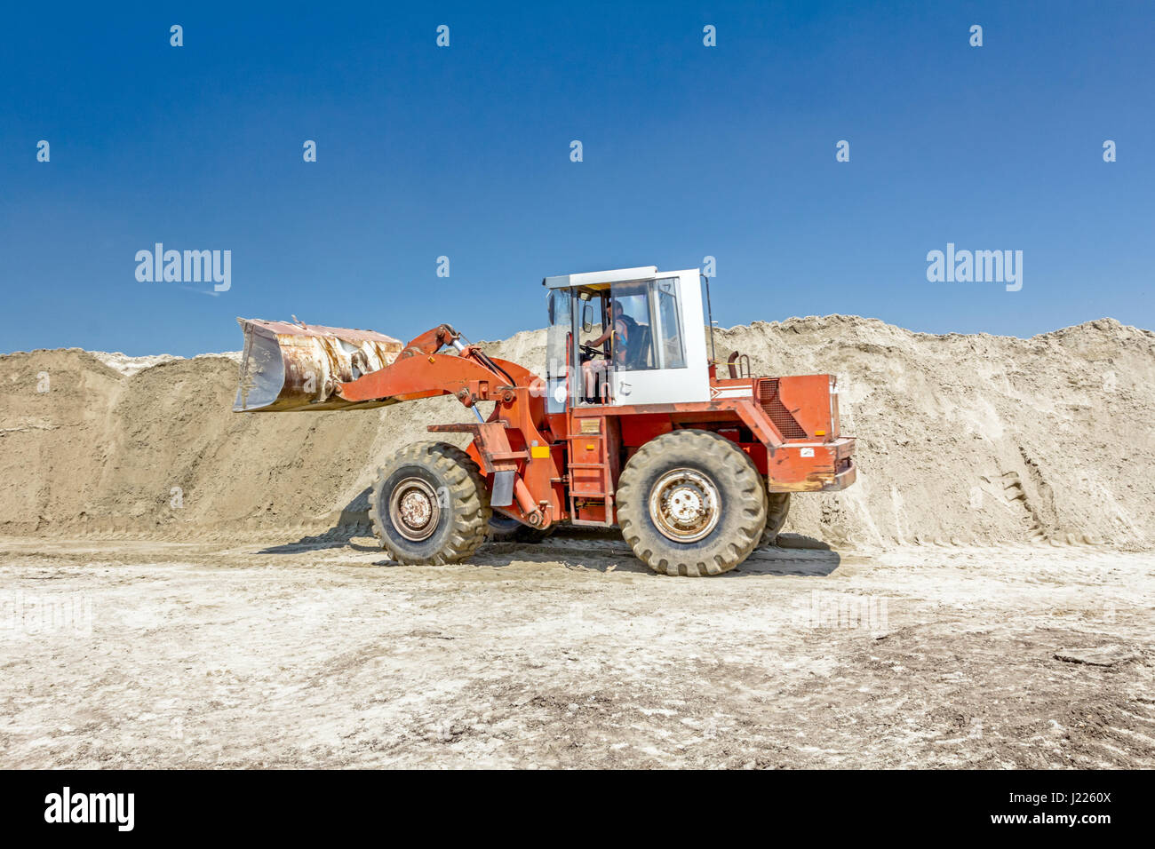 Front end loader loading hi-res stock photography and images - Alamy