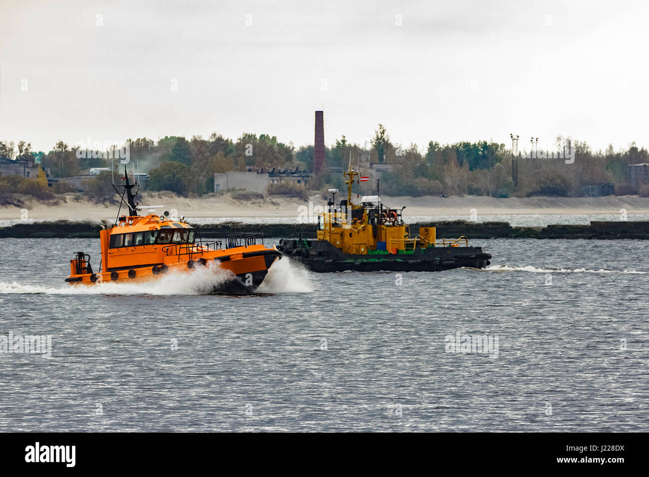Motor tug tugboat hi-res stock photography and images - Alamy