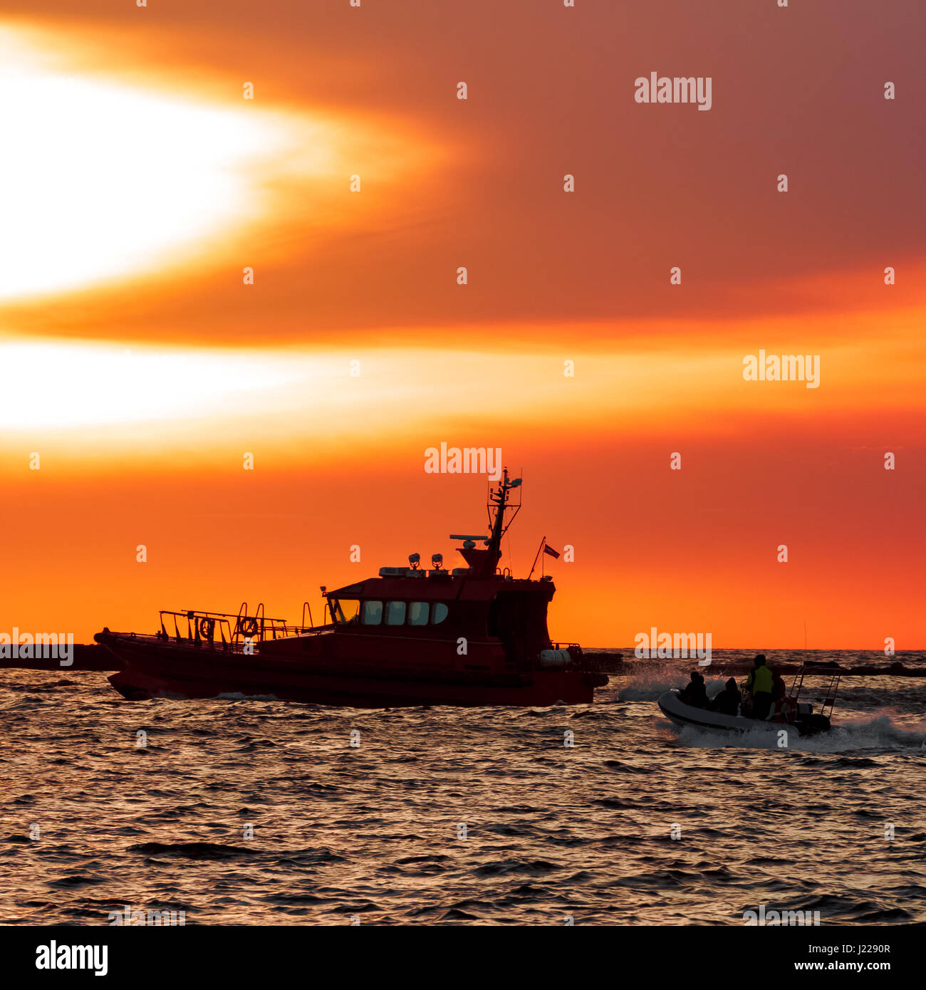 Dinghy silhouette hi-res stock photography and images - Alamy