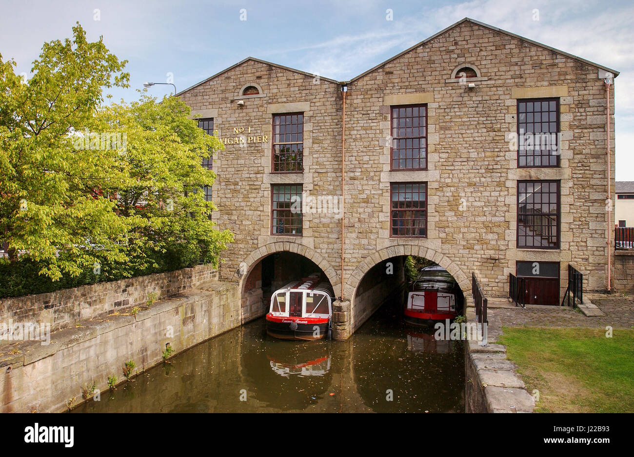 Road to wigan pier hi-res stock photography and images - Alamy