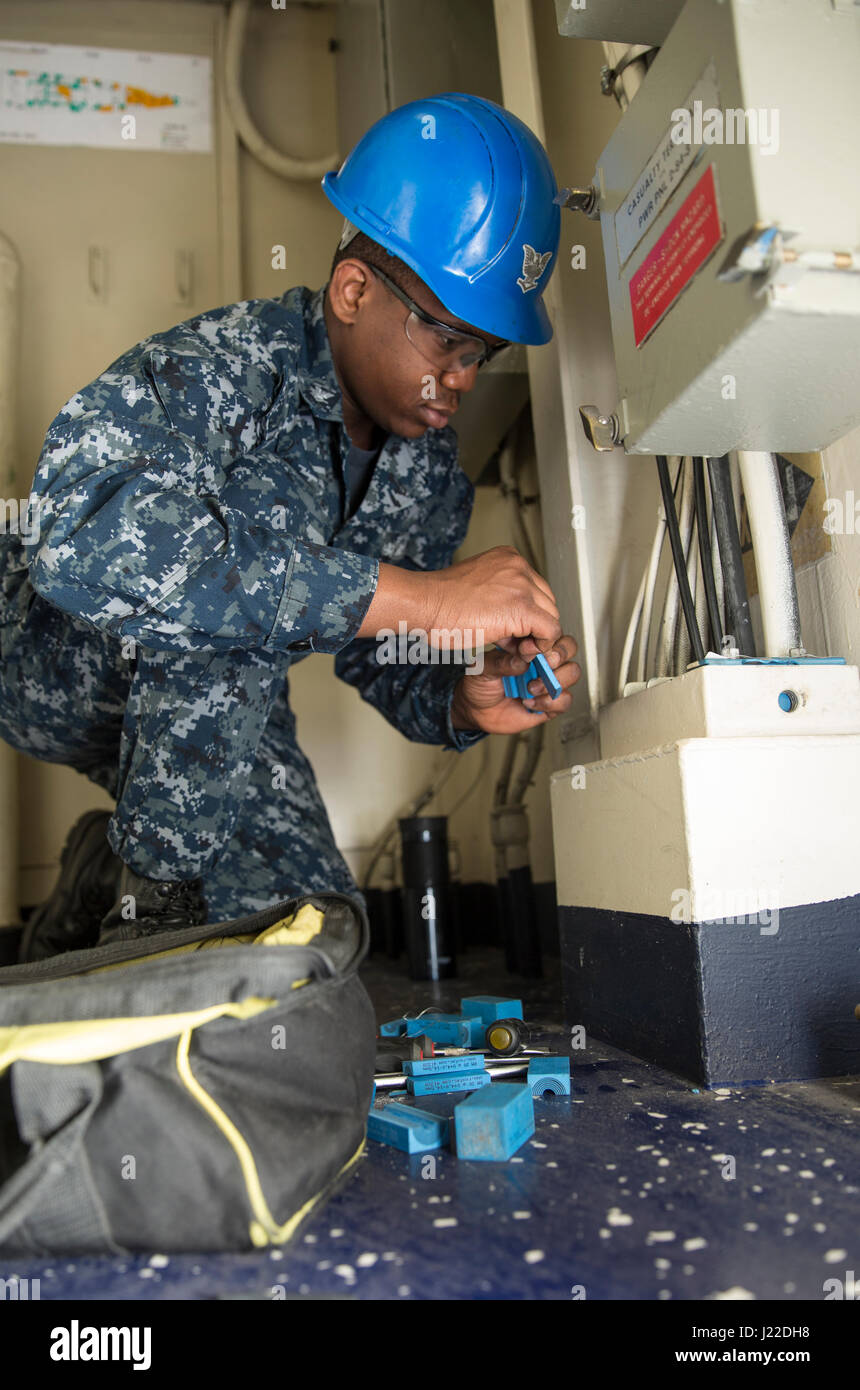 Multi cable transit hi-res stock photography and images - Alamy