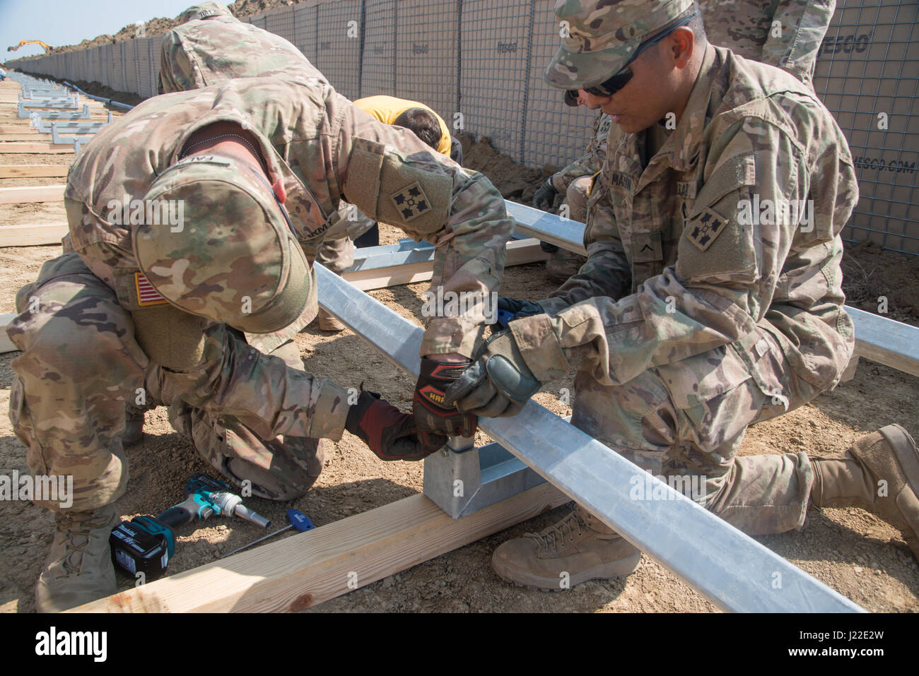 U.S. Soldiers from Charlie company 1st of the 8th, 4th Infantry ...