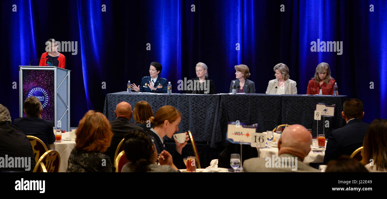 Women in leadership panel hi-res stock photography and images - Alamy