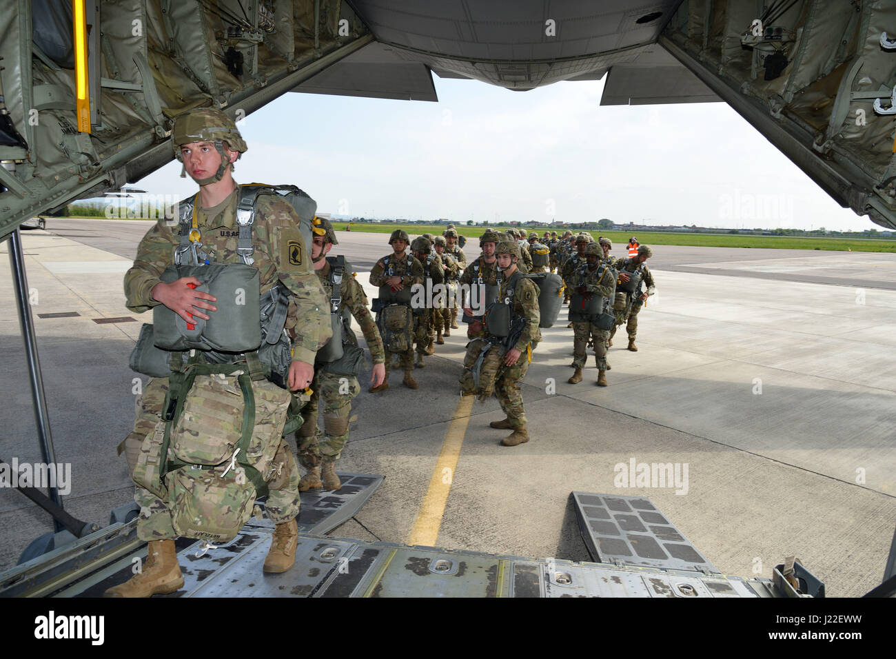 U.S. Army Paratroopers assigned to the 173rd Brigade Support Battalion ...