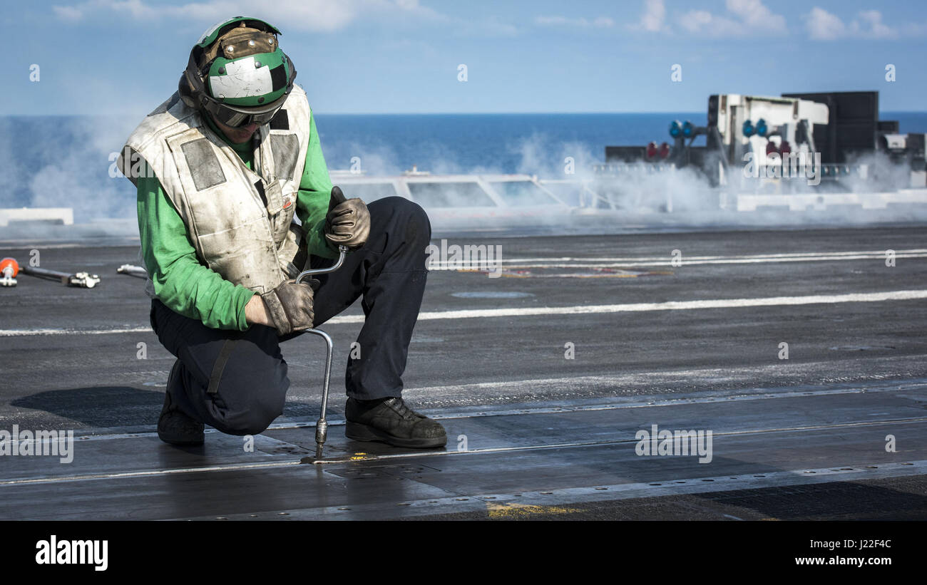170412-N-HD638-150 SOUTH CHINA SEA (April 12, 2017) Aviation Boatswain ...