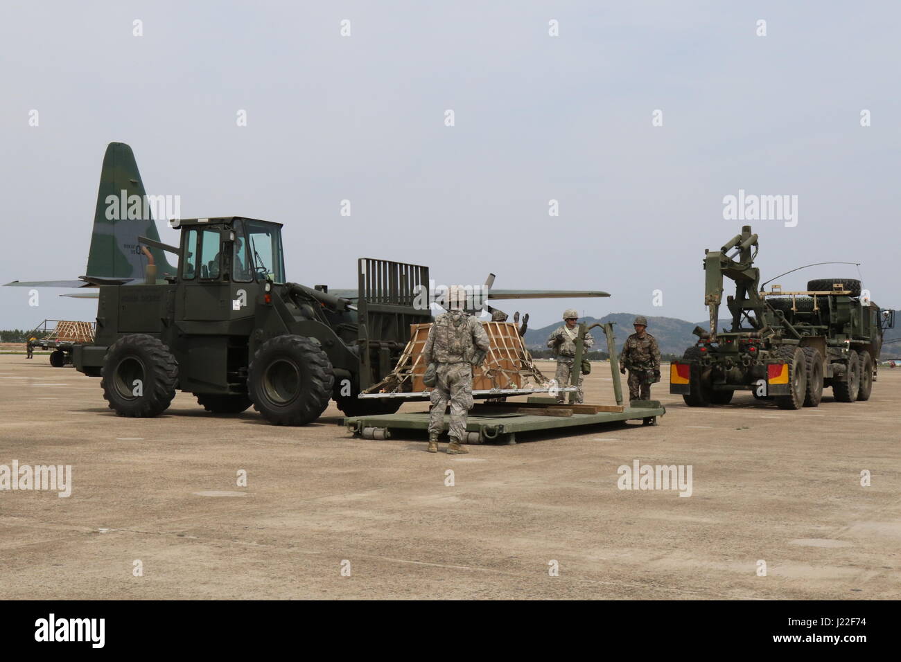 U.S. and Republic of Korea service members demonstrate combined ...