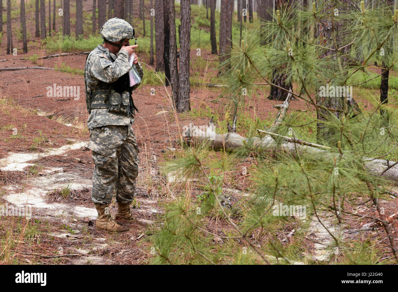 U.S Army National Guard Soldiers attending the Basic Leaders Course ...