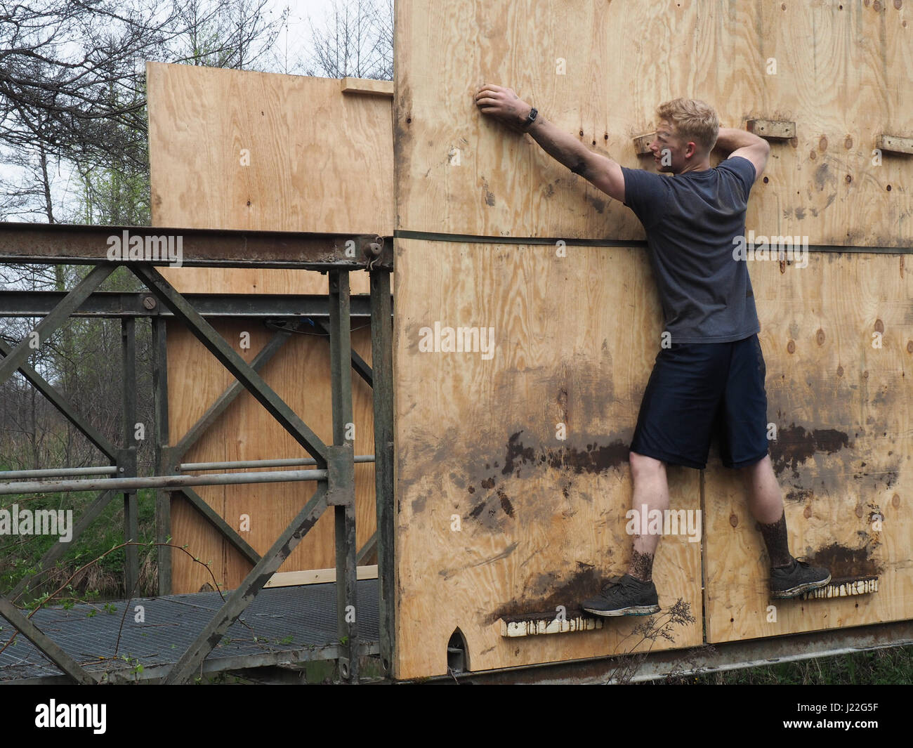 Runners participate in the annual Rugged Terrain Obstacle Run at ...