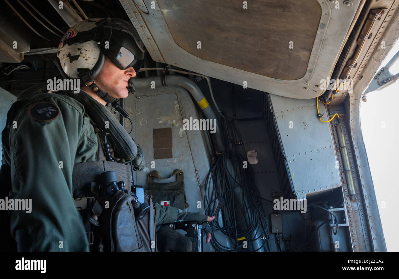 HMH-466 Marines conduct tactical insert and extract exercises during ...