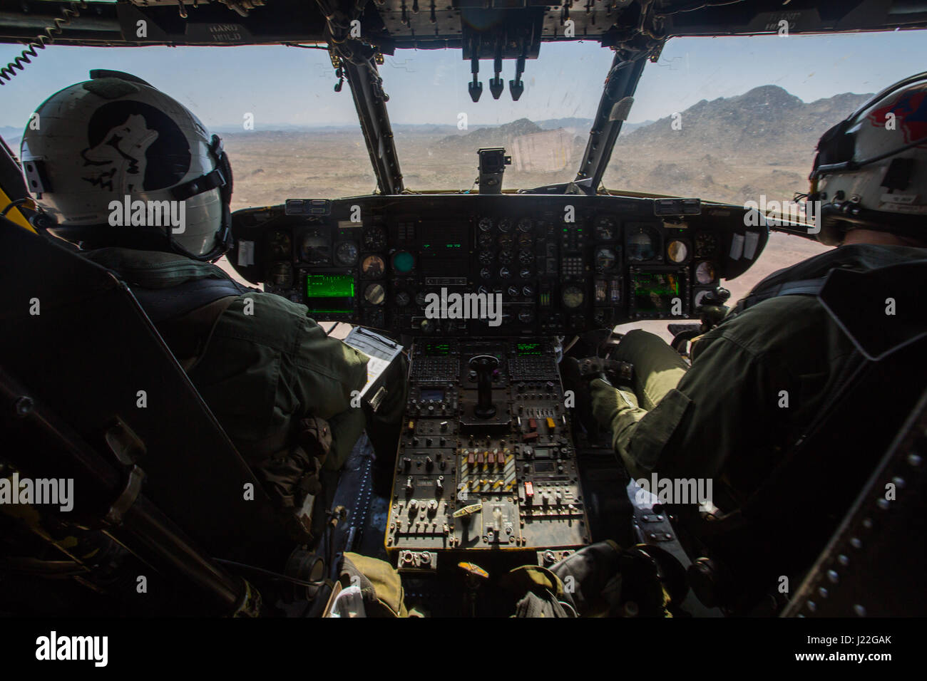 Marine Corps pilots with Marine Heavy Helicopter Squadron (HMH) 466 ...