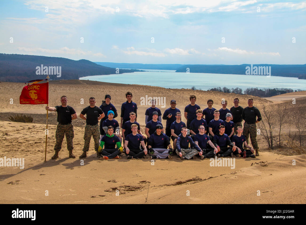 Future Marines pose for a photo with Marine Corps recruiters from ...