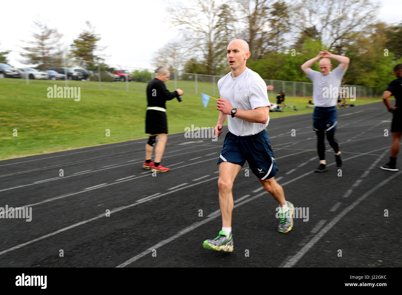 75 squat throws 75 thrusters 2 mile run hi-res stock photography and ...