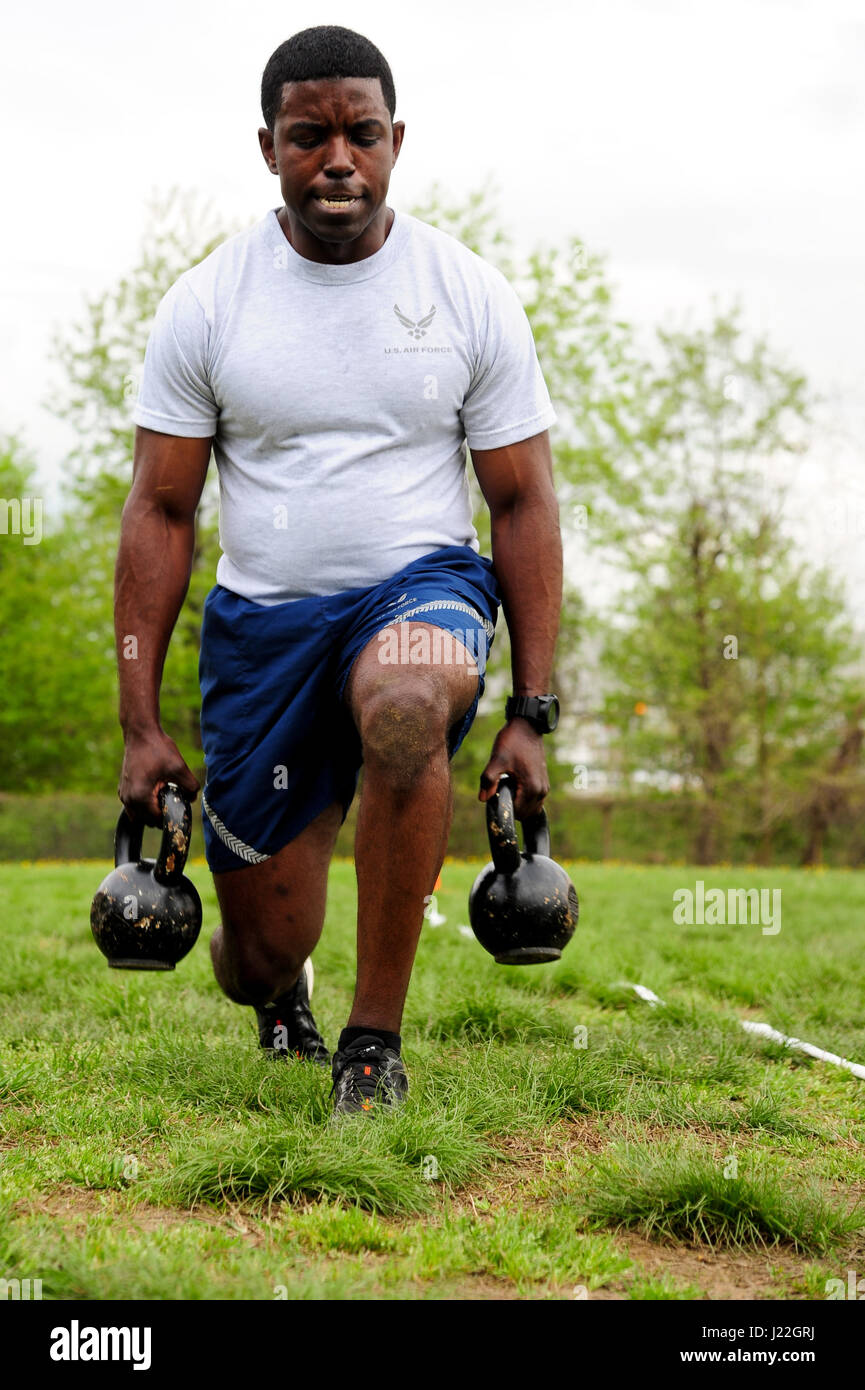U.S. Air Force Tech. Sgt. Larry Reid, a Combat Photographer, assigned ...