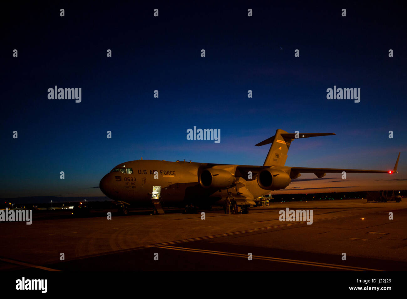 ROYAL AUSTRALIAN AIR FORCE BASE, Darwin —U.S. Marines with Marine Light ...