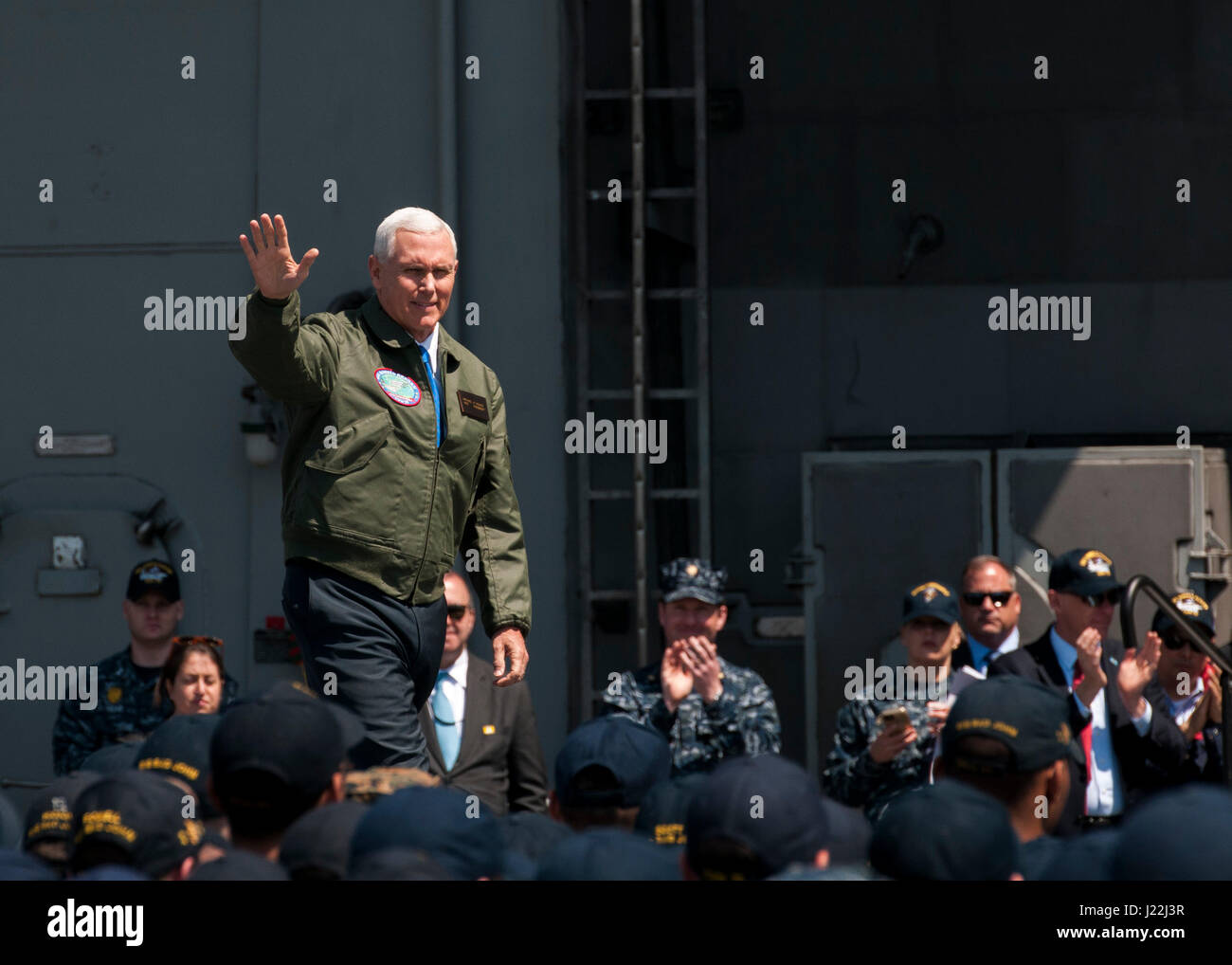 Uss ronald reagan yokosuka hi-res stock photography and images - Alamy