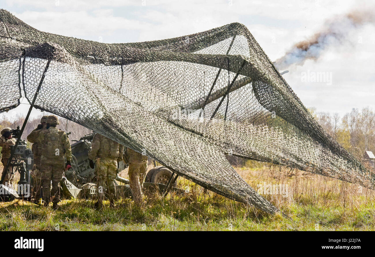 Battle Group Poland's U.S. field artillery battery fires their howitzer ...