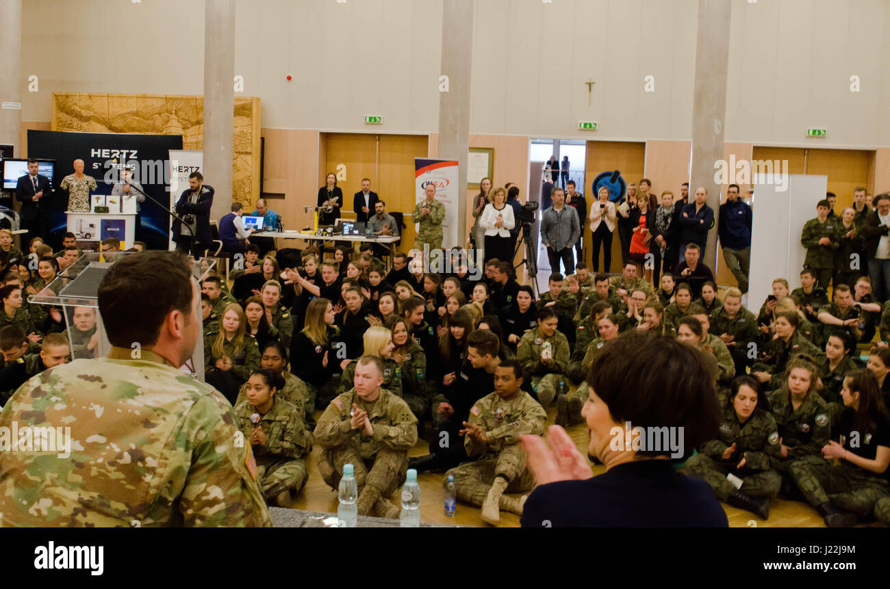 U.S. Army personnel from the 3rd Battalion, 29th Field Artillery ...